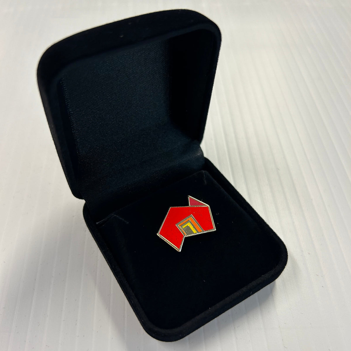 State Brand red lapel pin – Brand SA